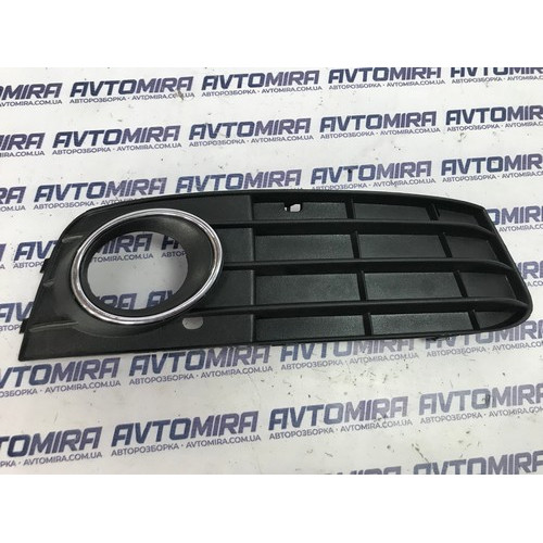 Решітка переднього бампера права Audi A4 (B8) 2007-2011 8KD807682