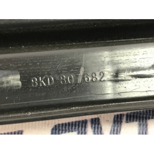 Решітка переднього бампера права Audi A4 (B8) 2007-2011 8KD807682